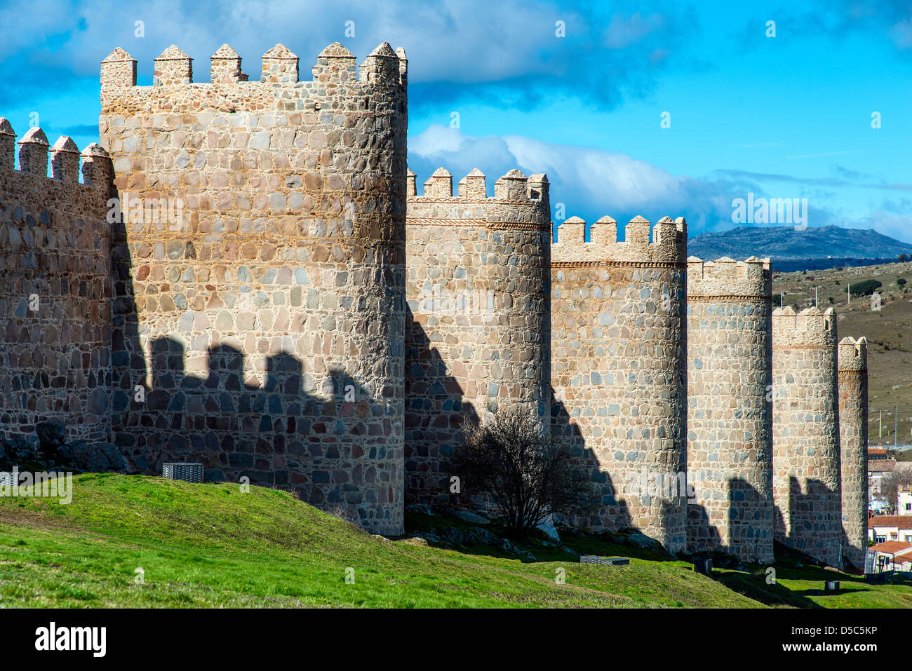 Medieval walls towers hi-res stock photography and images - Alamy