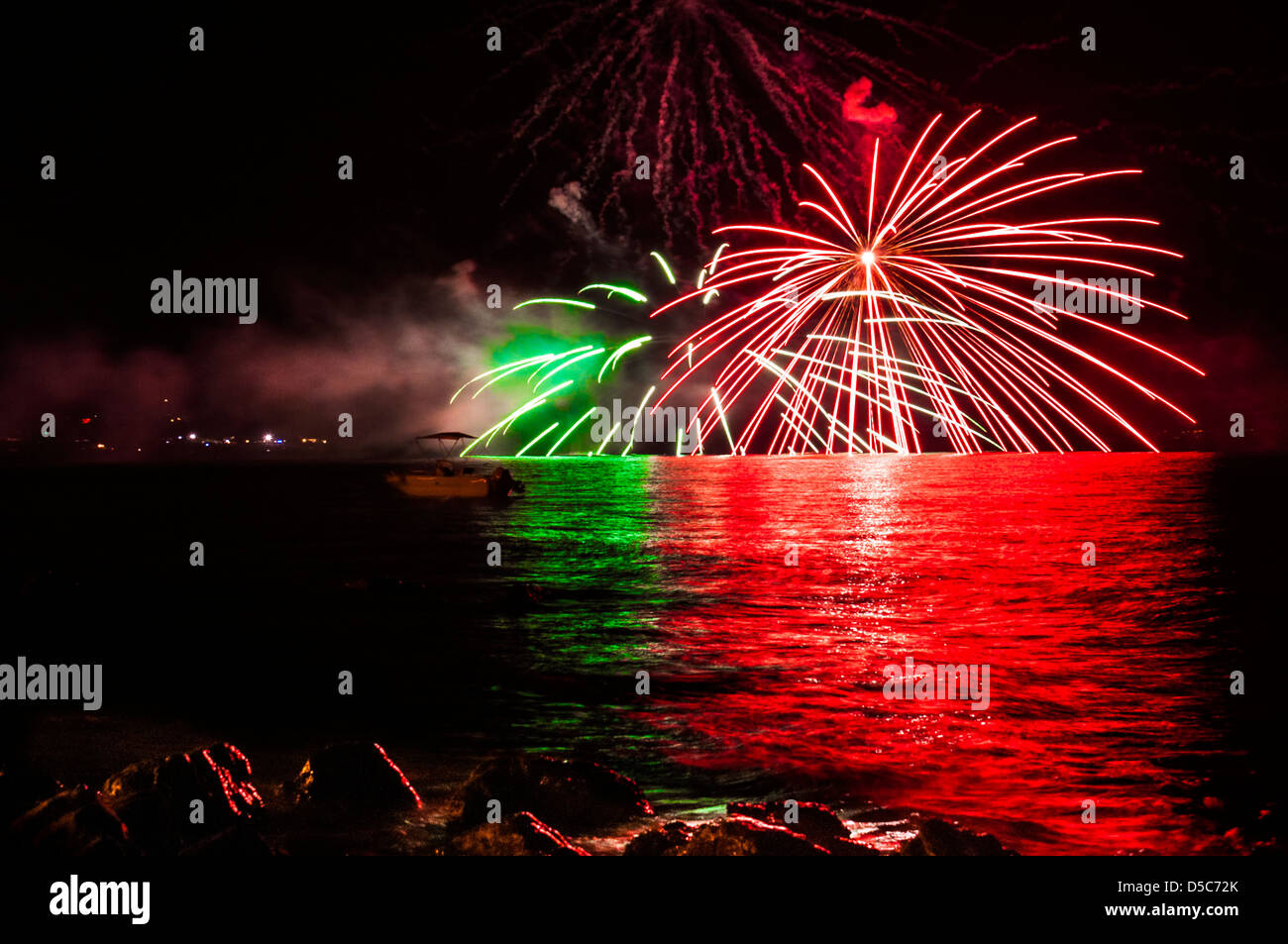 Fireworks rain hi-res stock photography and images - Alamy