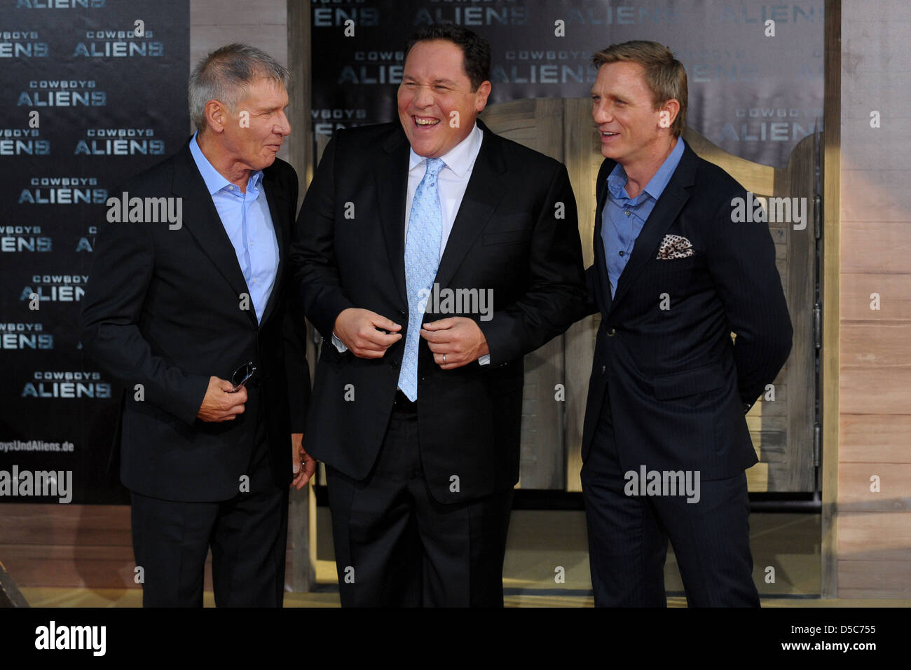 Daniel craig and harrison ford hi-res stock photography and images - Alamy