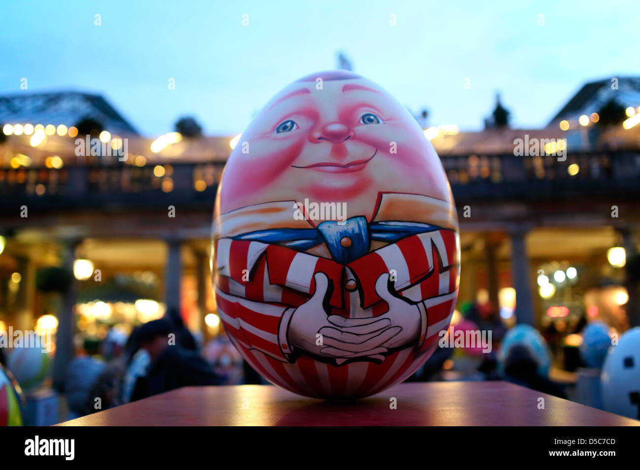 Giant easter egg hi-res stock photography and images - Alamy