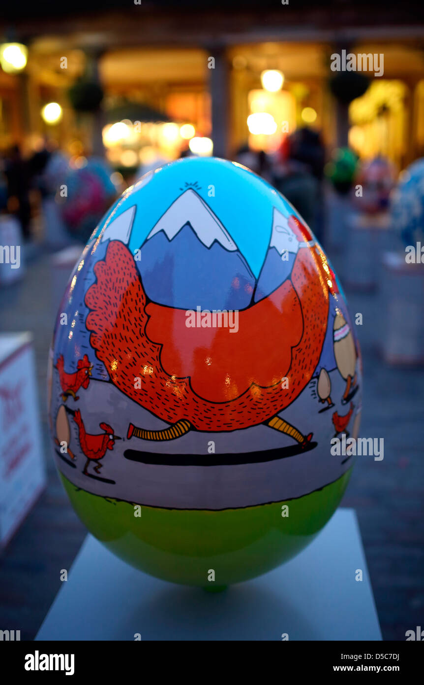 Giant easter egg hi-res stock photography and images - Alamy