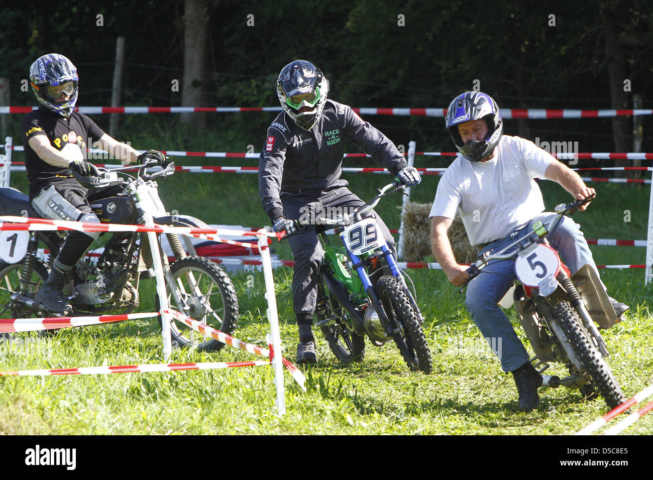 2011 taking part hi-res stock photography and images - Alamy