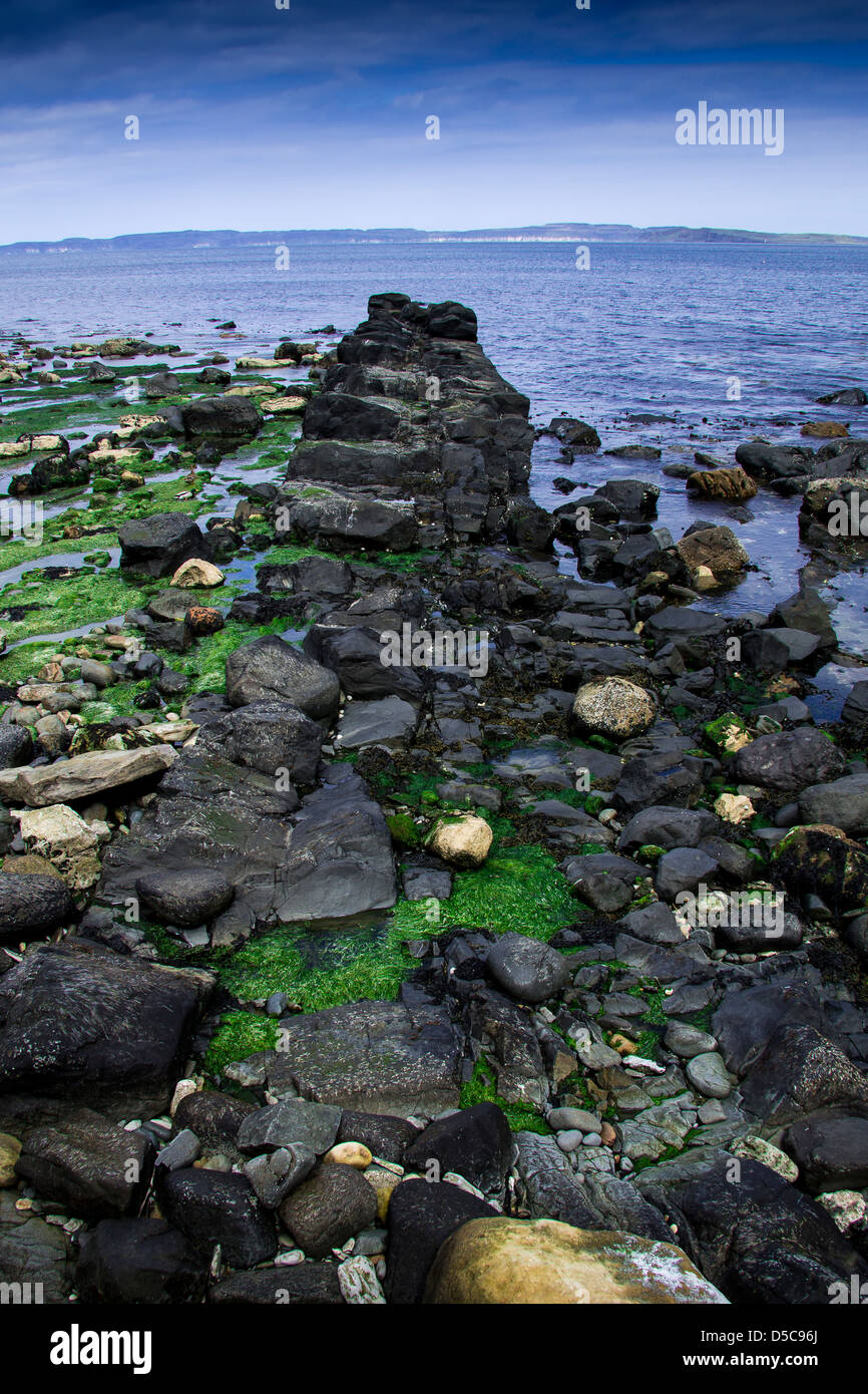 Basalt dyke hi-res stock photography and images - Alamy