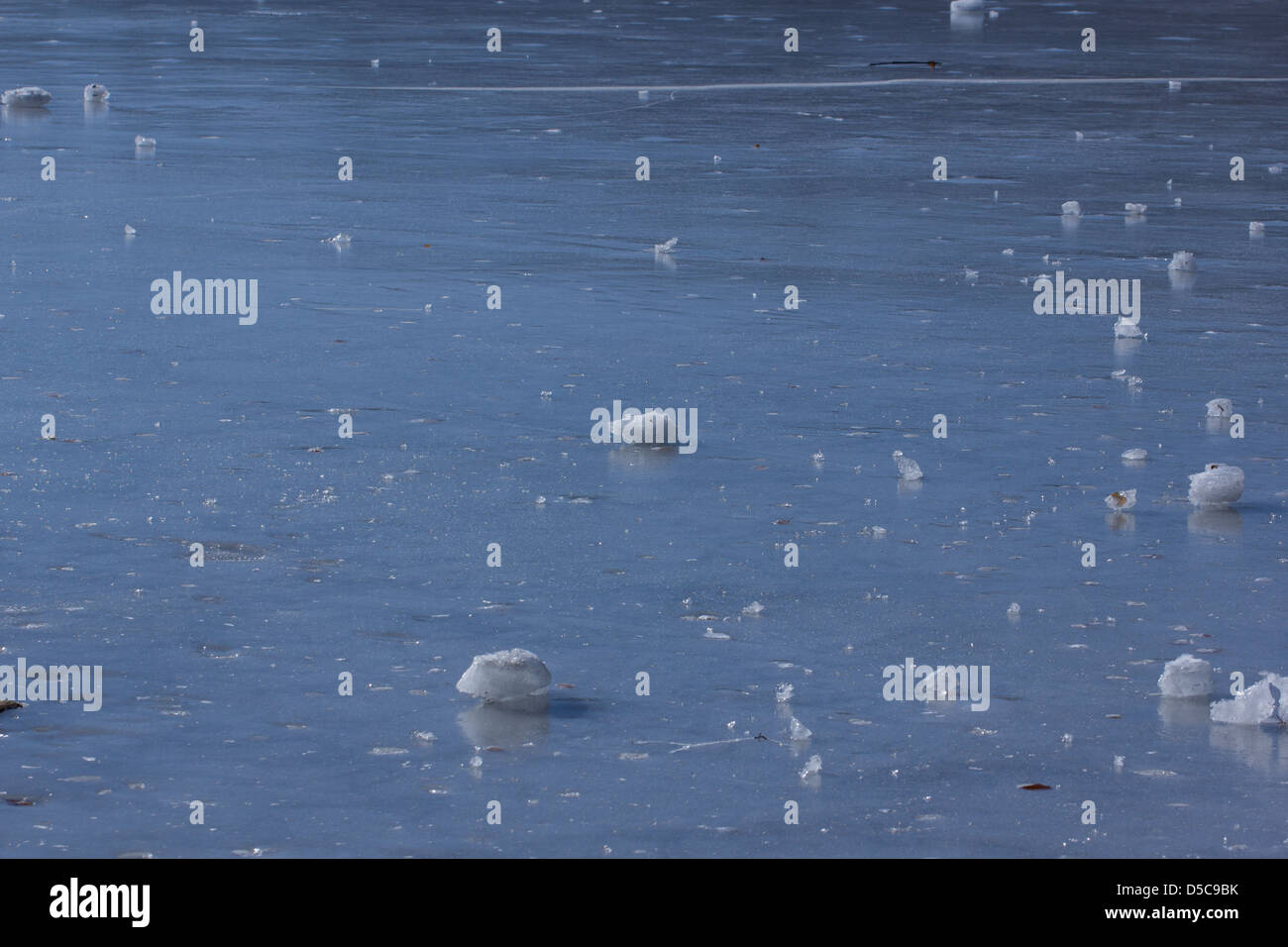 Ice lake snow hi-res stock photography and images - Alamy
