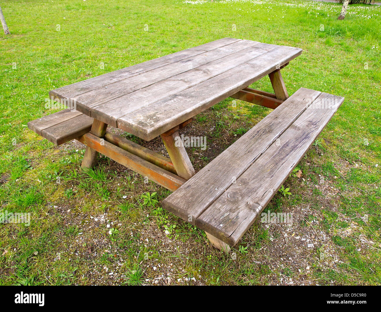 Table and benchs in a park. An outdoor scene Stock Photo - Alamy