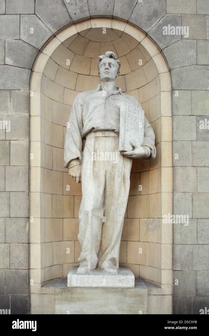 Sculpture in front science hi-res stock photography and images - Alamy