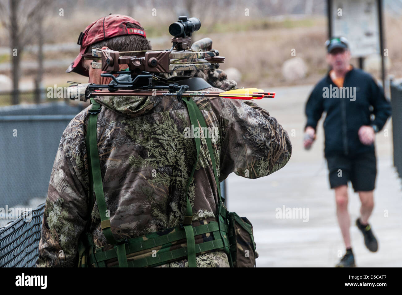 Cross bow hunter in camo regalia Stock Photo - Alamy
