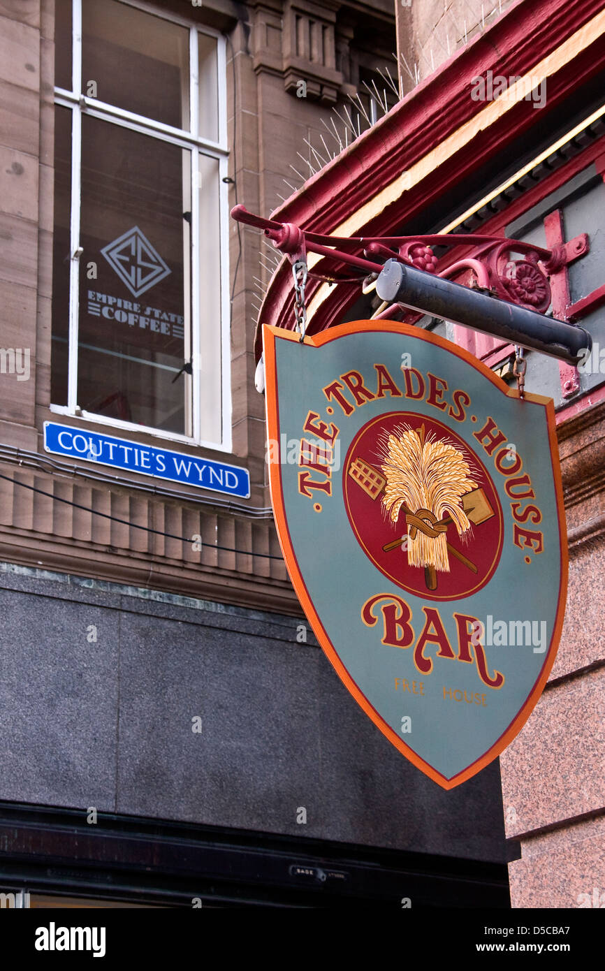 Sign scottish pub dundee logo hi-res stock photography and images - Alamy