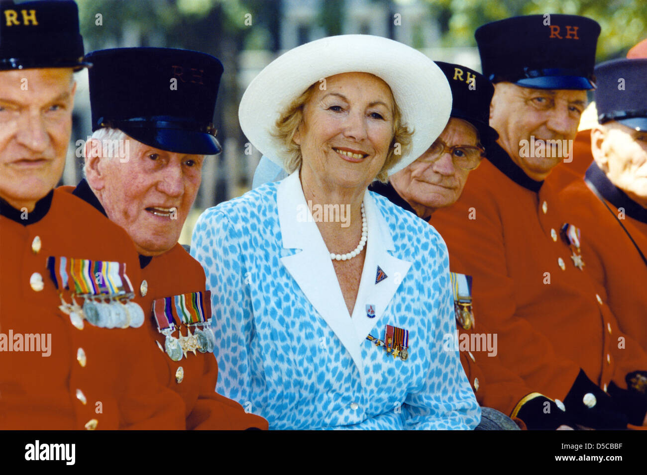Elderly actress hi-res stock photography and images - Alamy