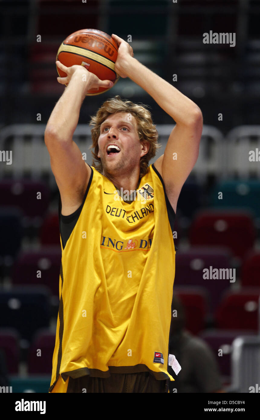 Dirk witzki during a training with the German basketball team at Bremen ...
