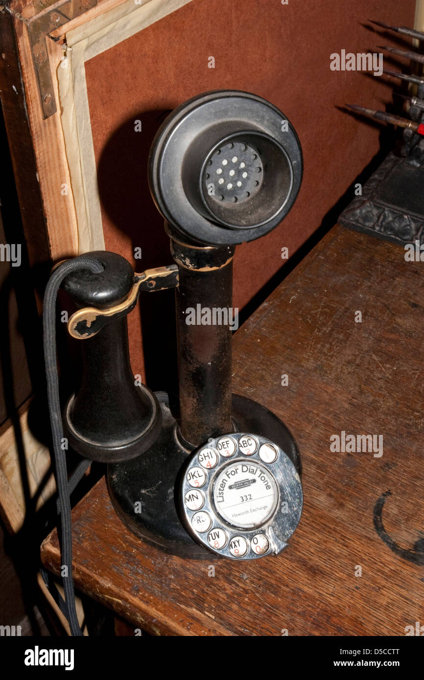 Old style telephone Stock Photo - Alamy