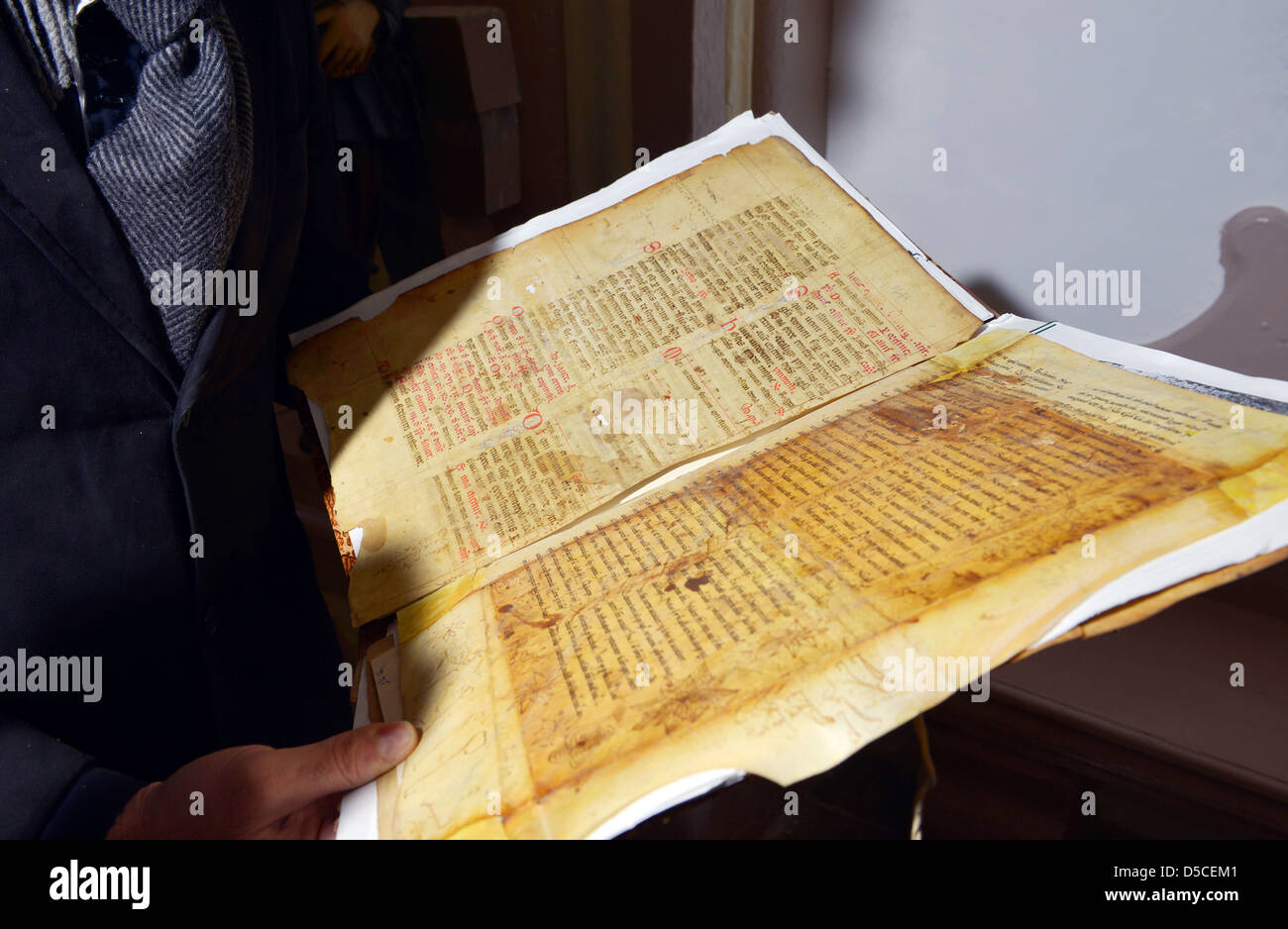 Manuscript archive hi-res stock photography and images - Alamy