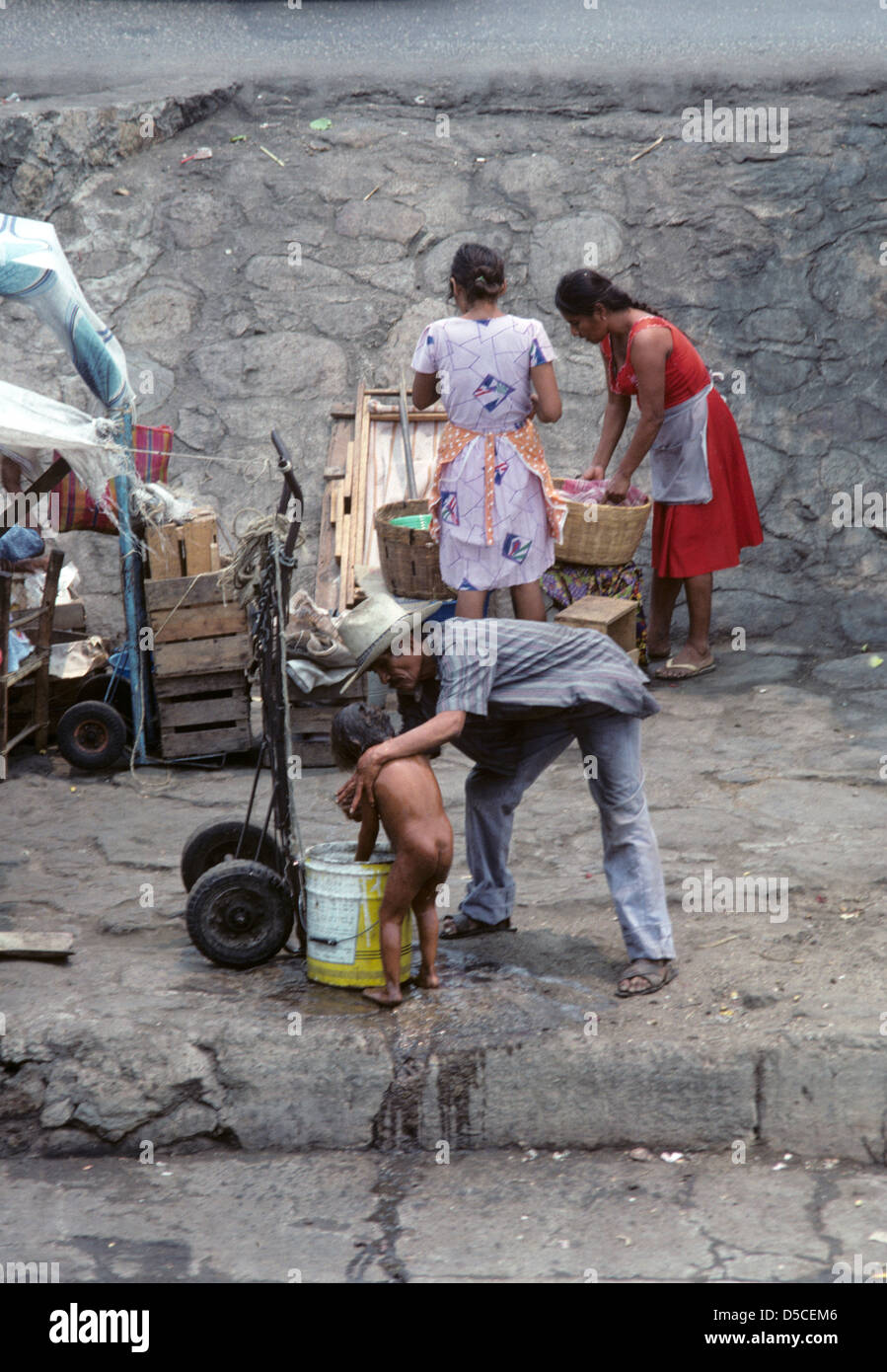 Family mexico camp hi-res stock photography and images - Alamy