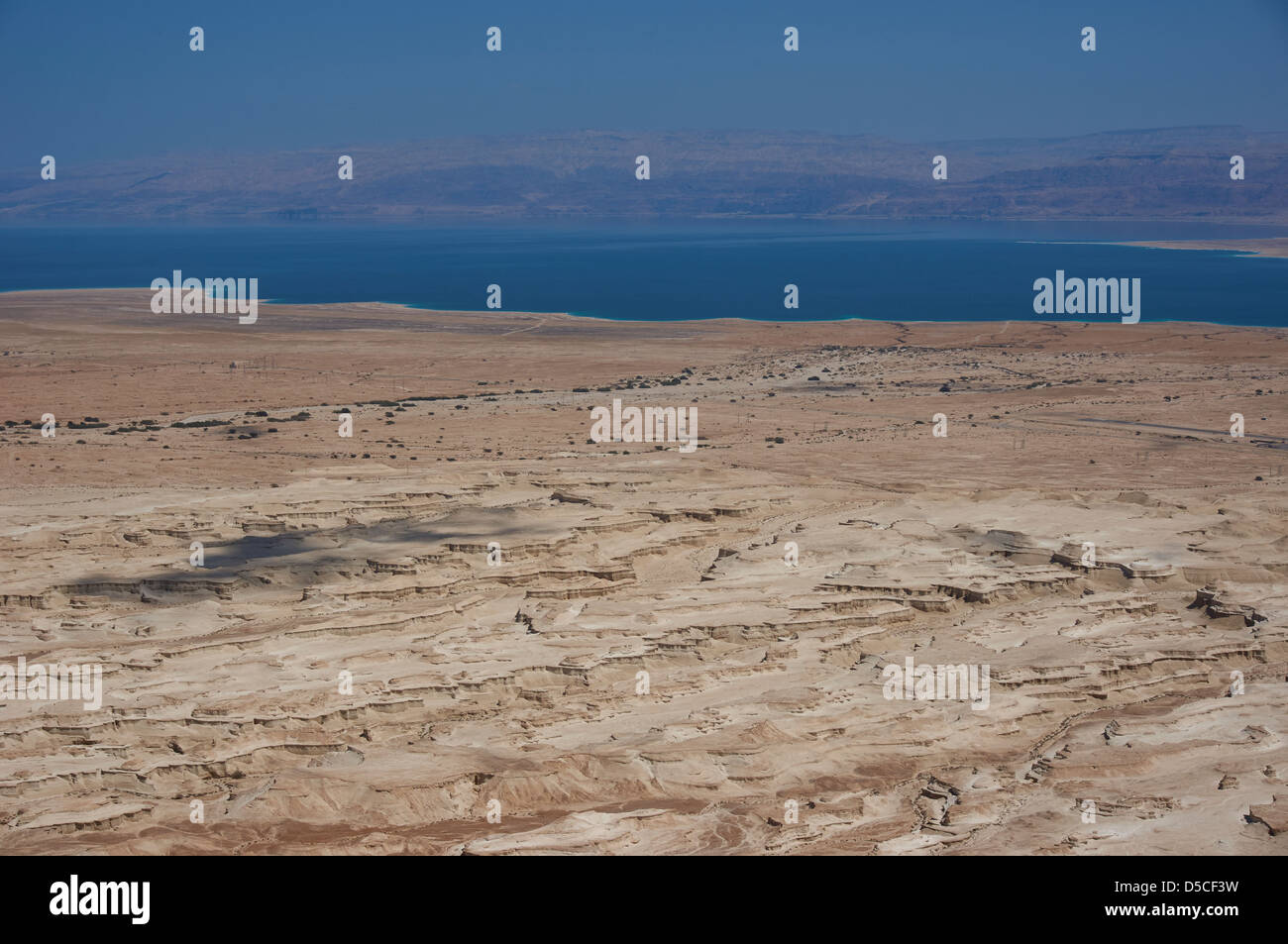 Shore and mountains hi-res stock photography and images - Alamy
