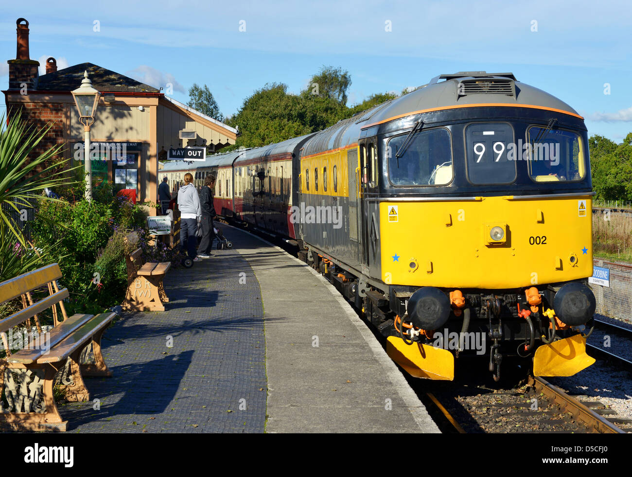Totnes Rail Station, Devon, Britain, UK Stock Photo - Alamy