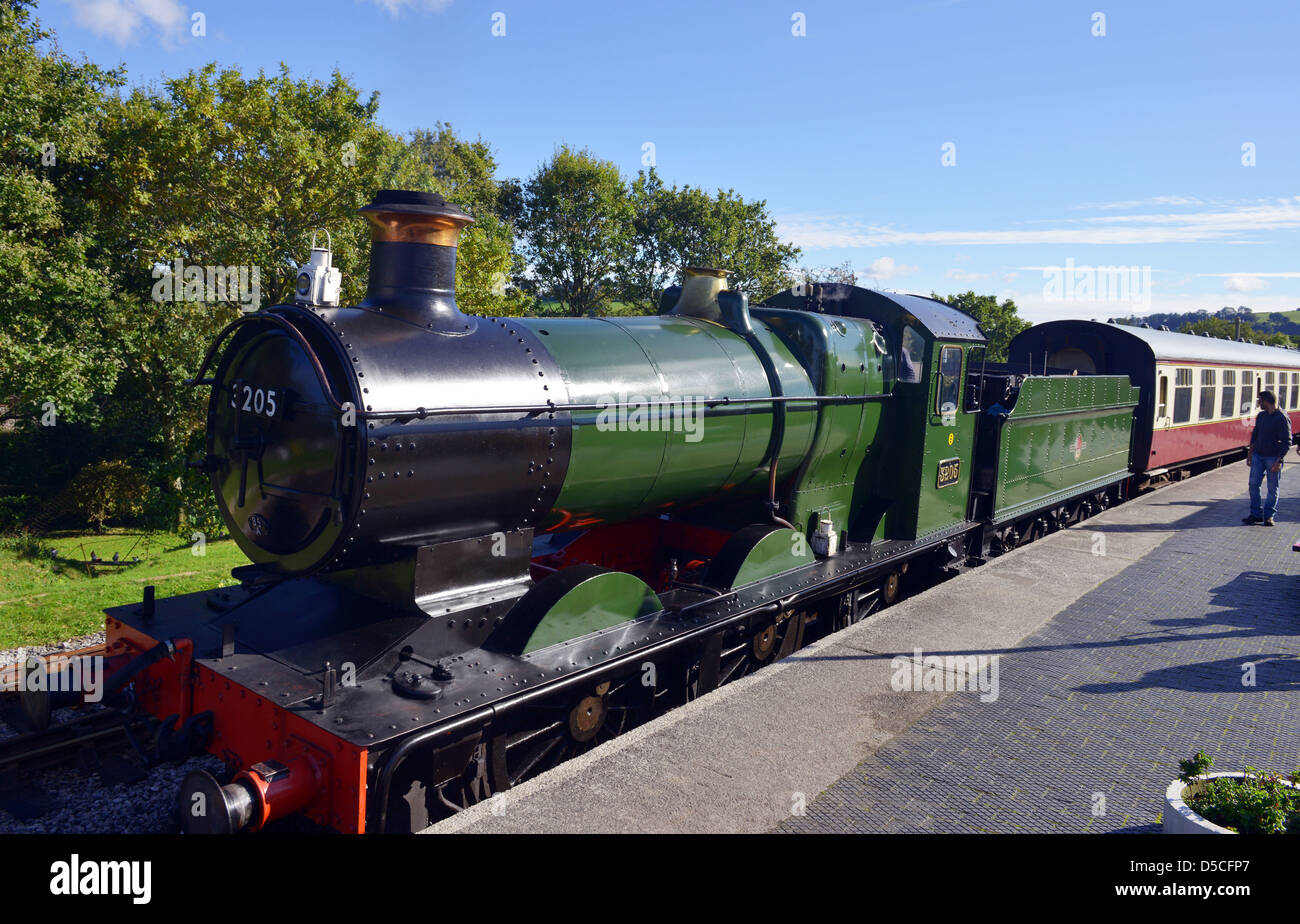 Green steam train hi-res stock photography and images - Alamy