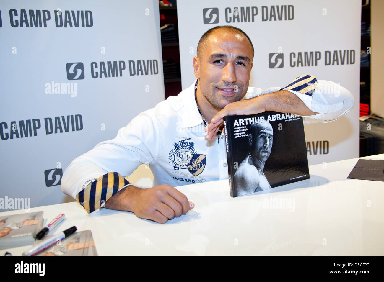 Arthur Abraham signing autographs at Camp David-Store at Shopping ...