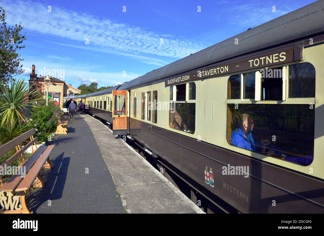 Totnes Station, passenger carriage at Totnes Railway Station, Devon ...
