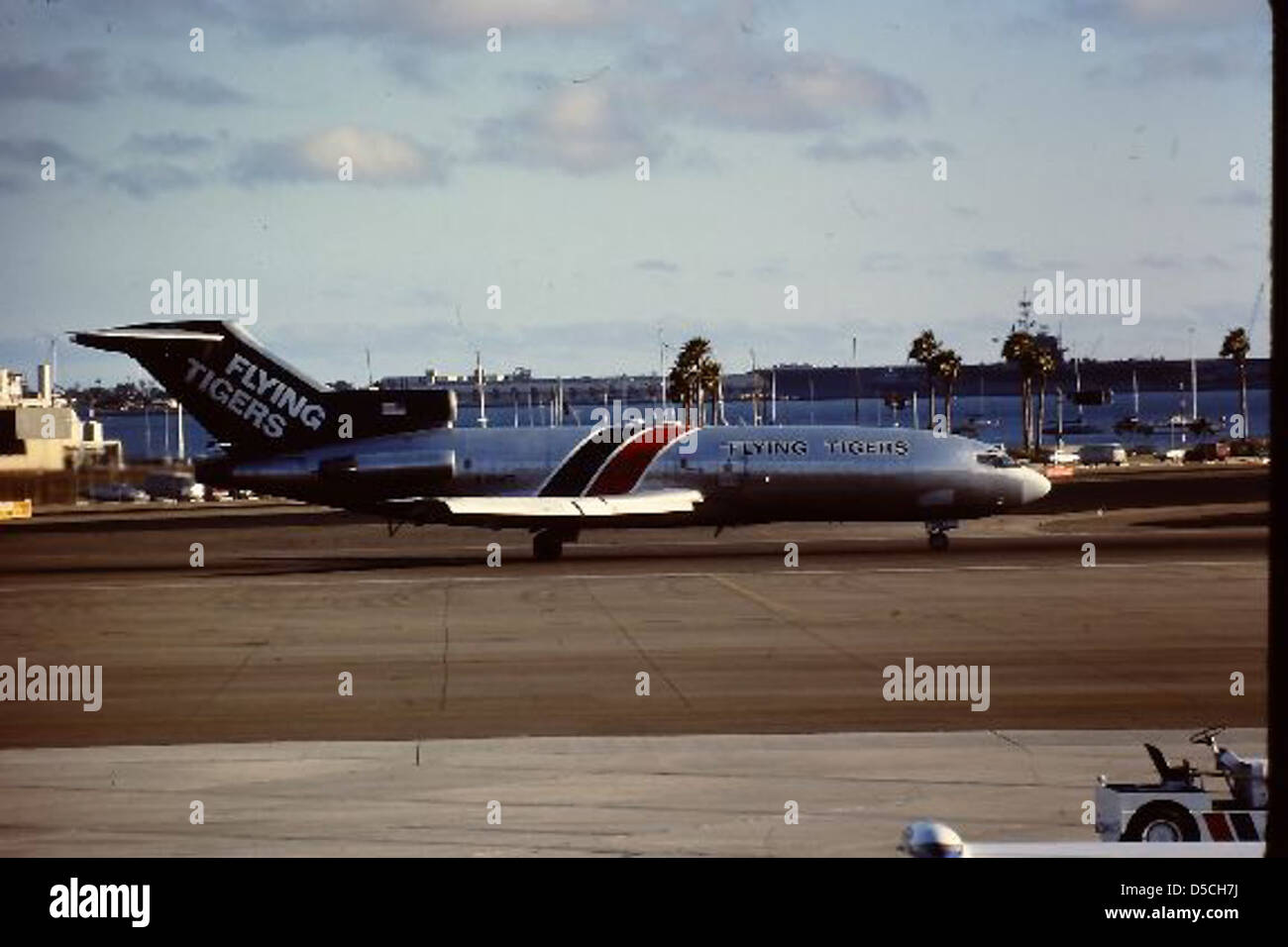 The Boeing 727 N943FT is a commercial jet aircraft known for its ...