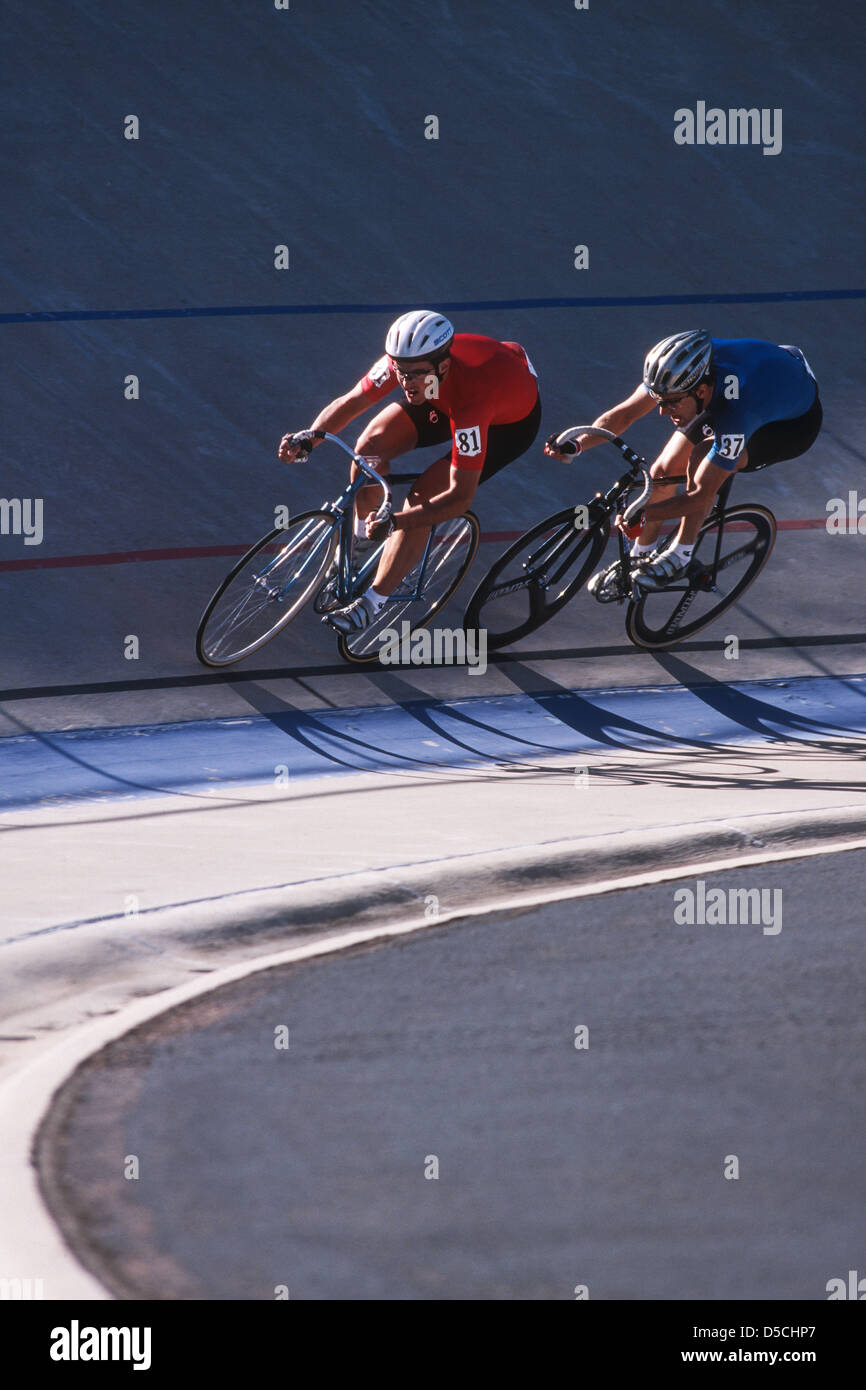 Male cyclists competing on the velodrome Stock Photo - Alamy