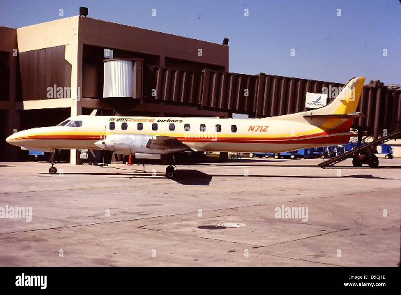 Swearingen SA-226 Metro II N71Z Stock Photo - Alamy