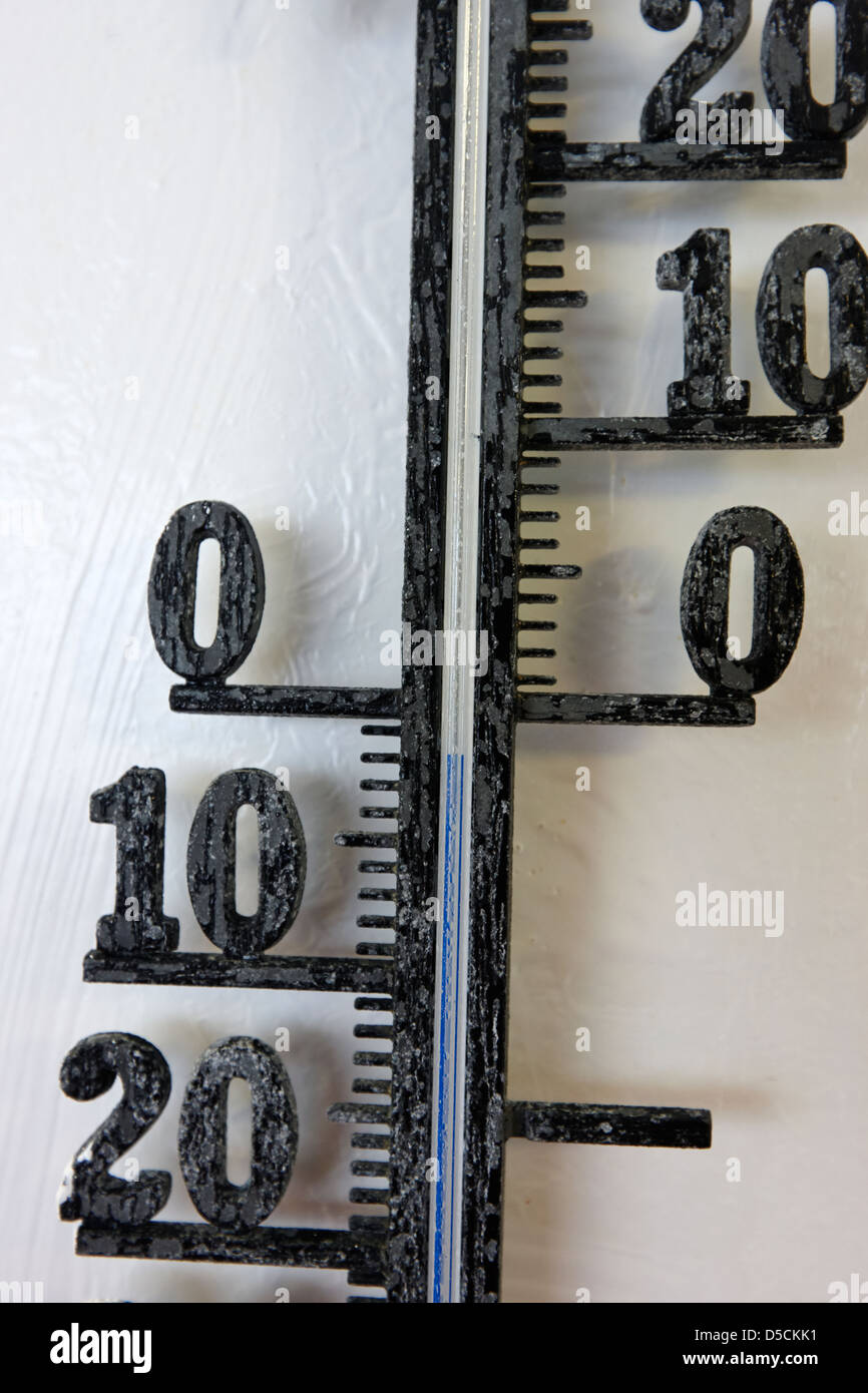 Temperature below zero centigrade hi-res stock photography and images ...