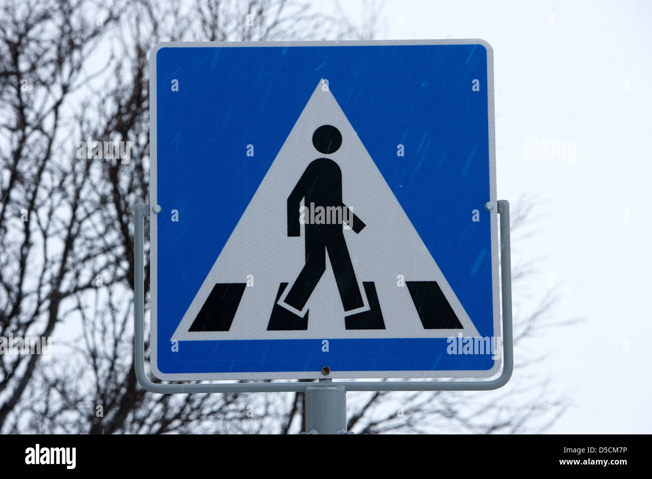 European pedestrian crossing roadsign hi-res stock photography and ...