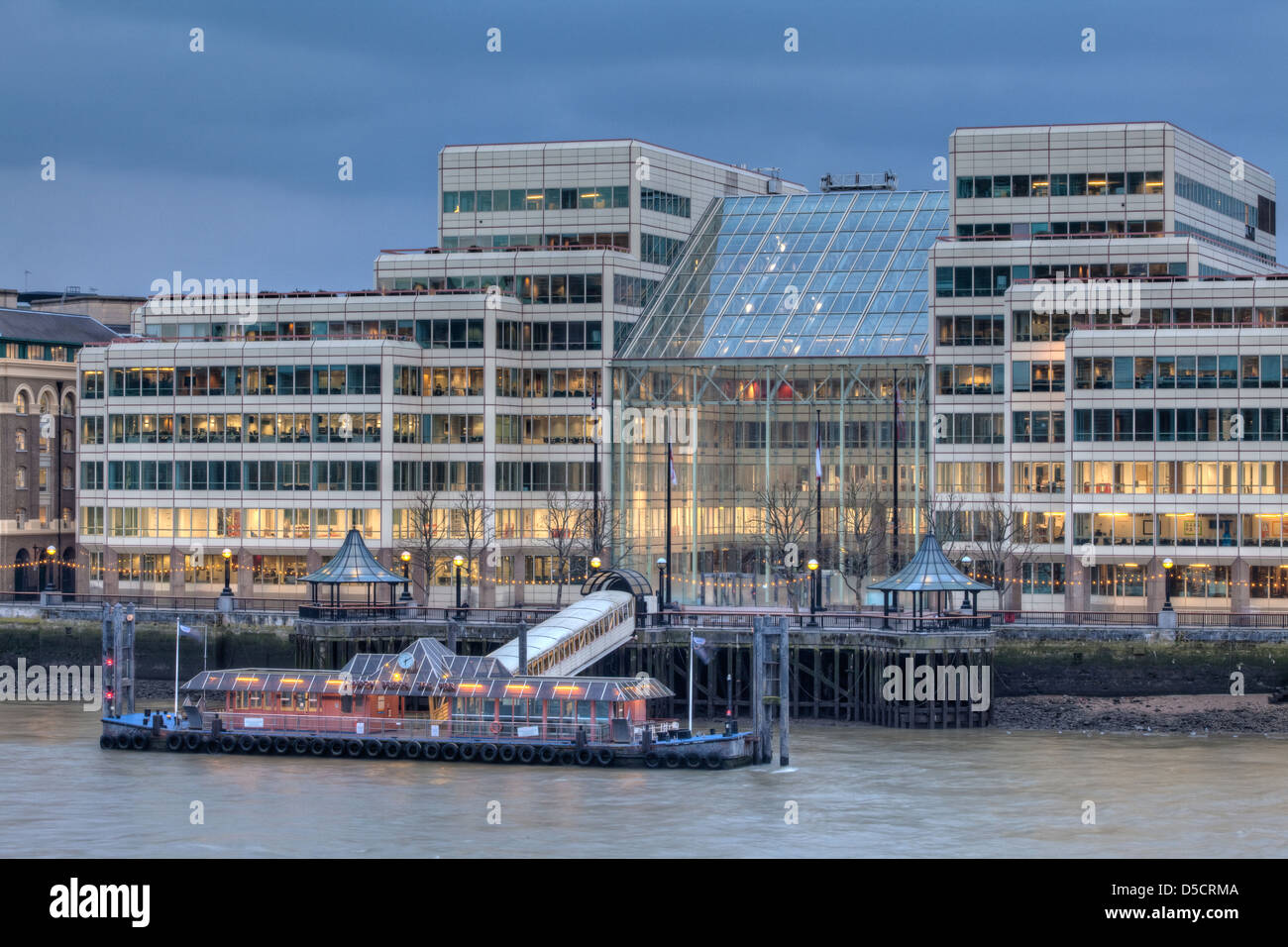 London bridge city pier hi-res stock photography and images - Alamy