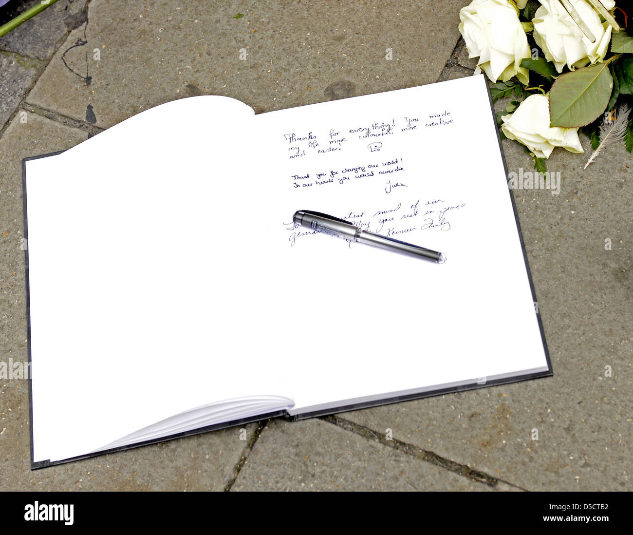 Apple fans mourn the death of Apple Inc. founder Steve Jobs at Apple ...