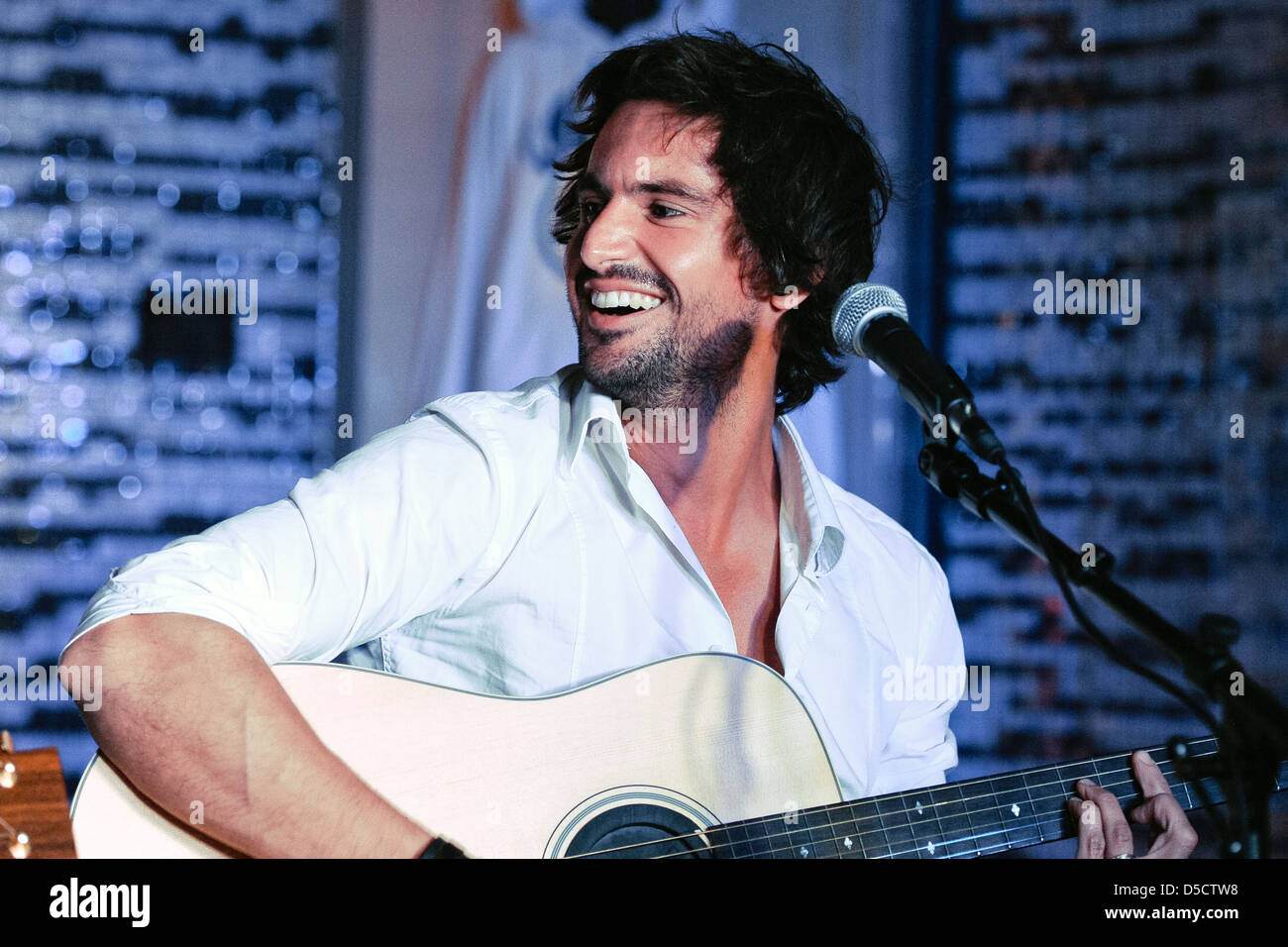 10 to benefit hi-res stock photography and images - Alamy