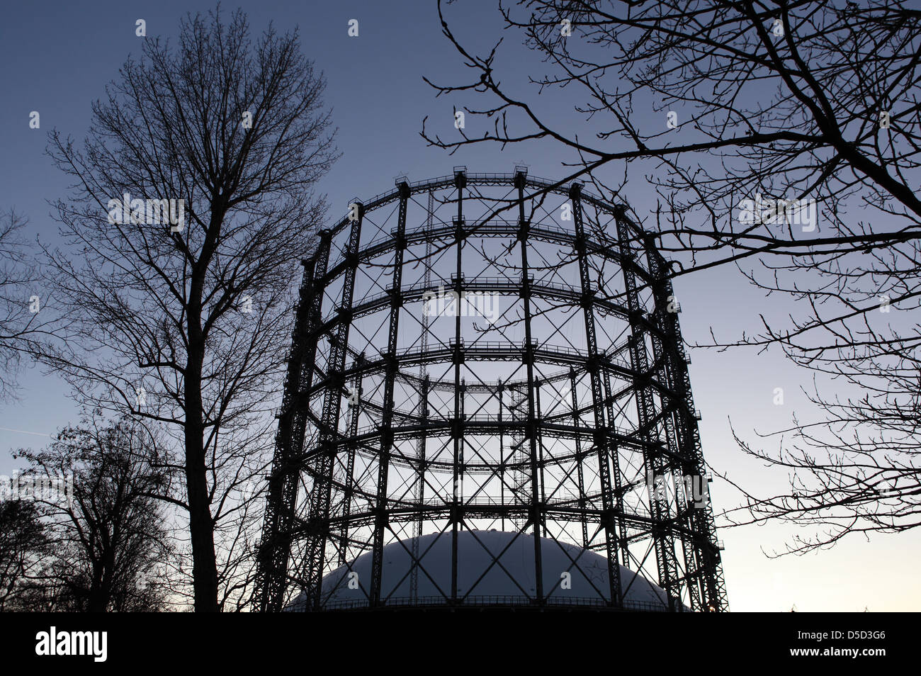 Gasometer silhouette hi-res stock photography and images - Alamy
