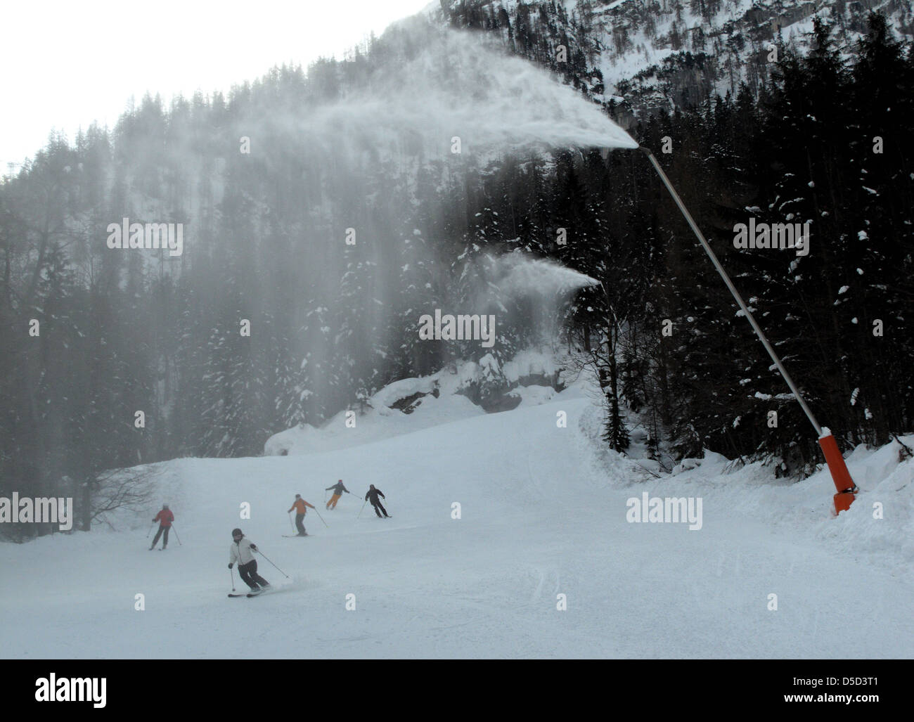 Snow covered runway hi-res stock photography and images - Alamy