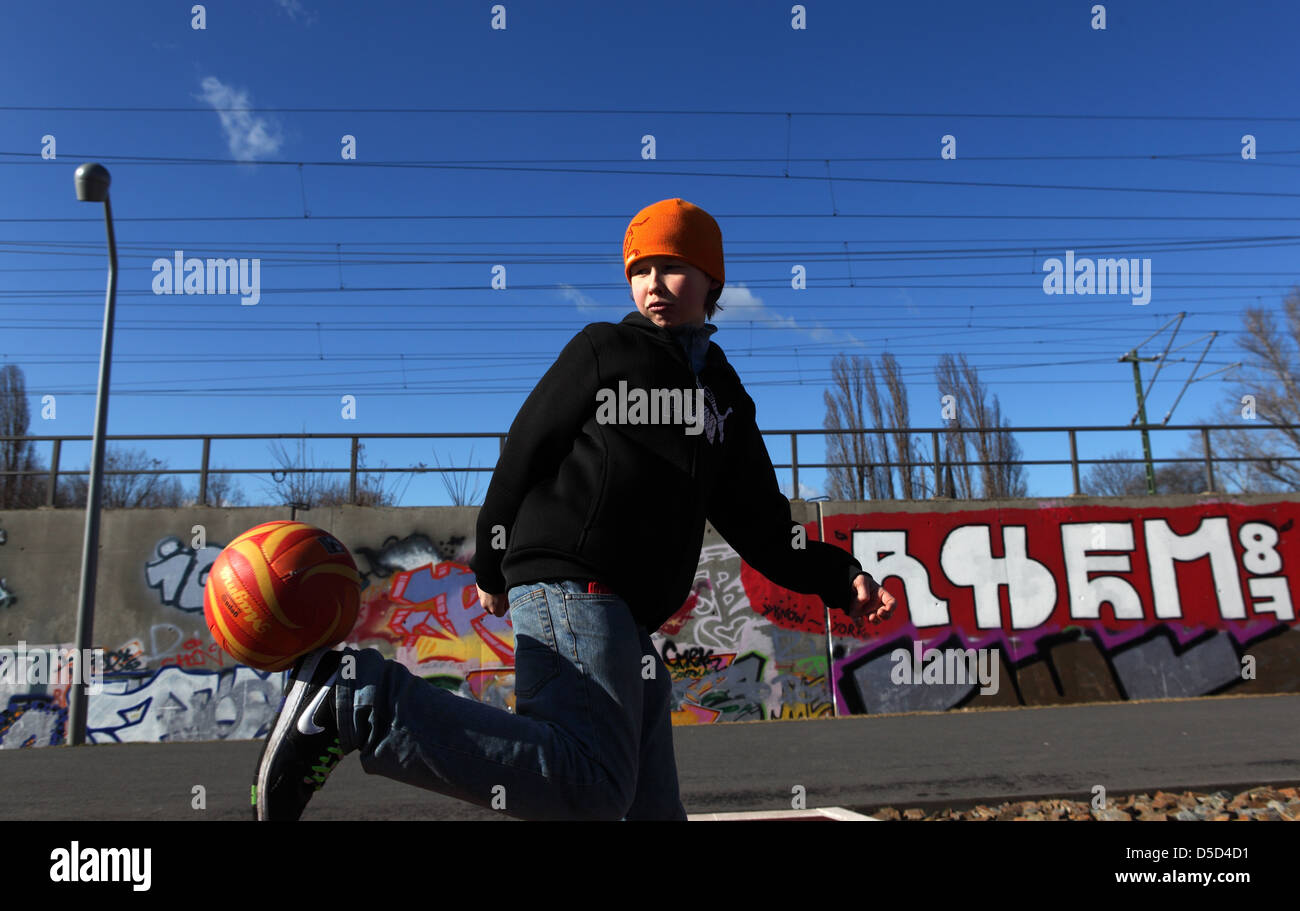 Football trick hi-res stock photography and images - Alamy