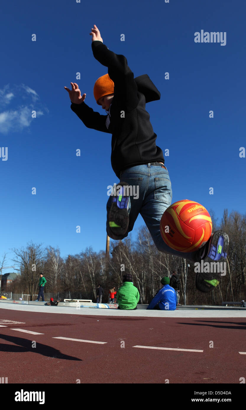 Football trick hi-res stock photography and images - Alamy