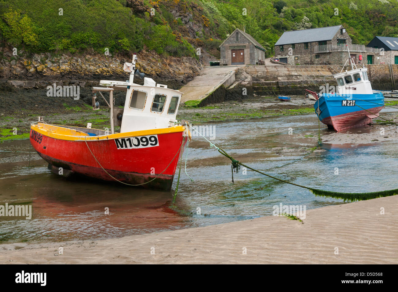Wales, Pembrokeshire, Solva, harbour, low tide, boats Stock Photo - Alamy
