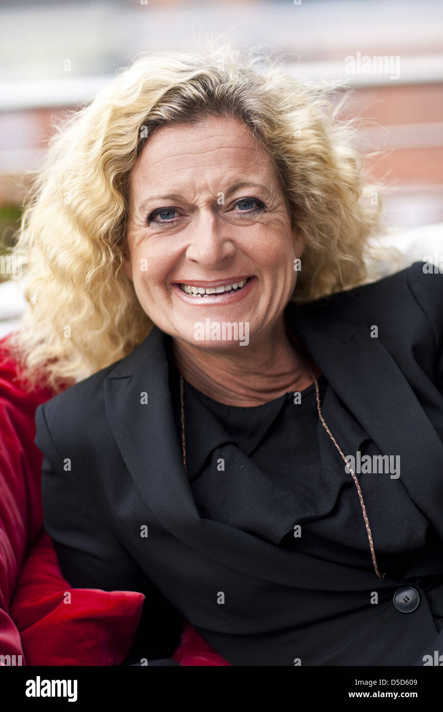 Susanne Froehlich promotes her new book "Der Hund die Kraehe das Om.und ...