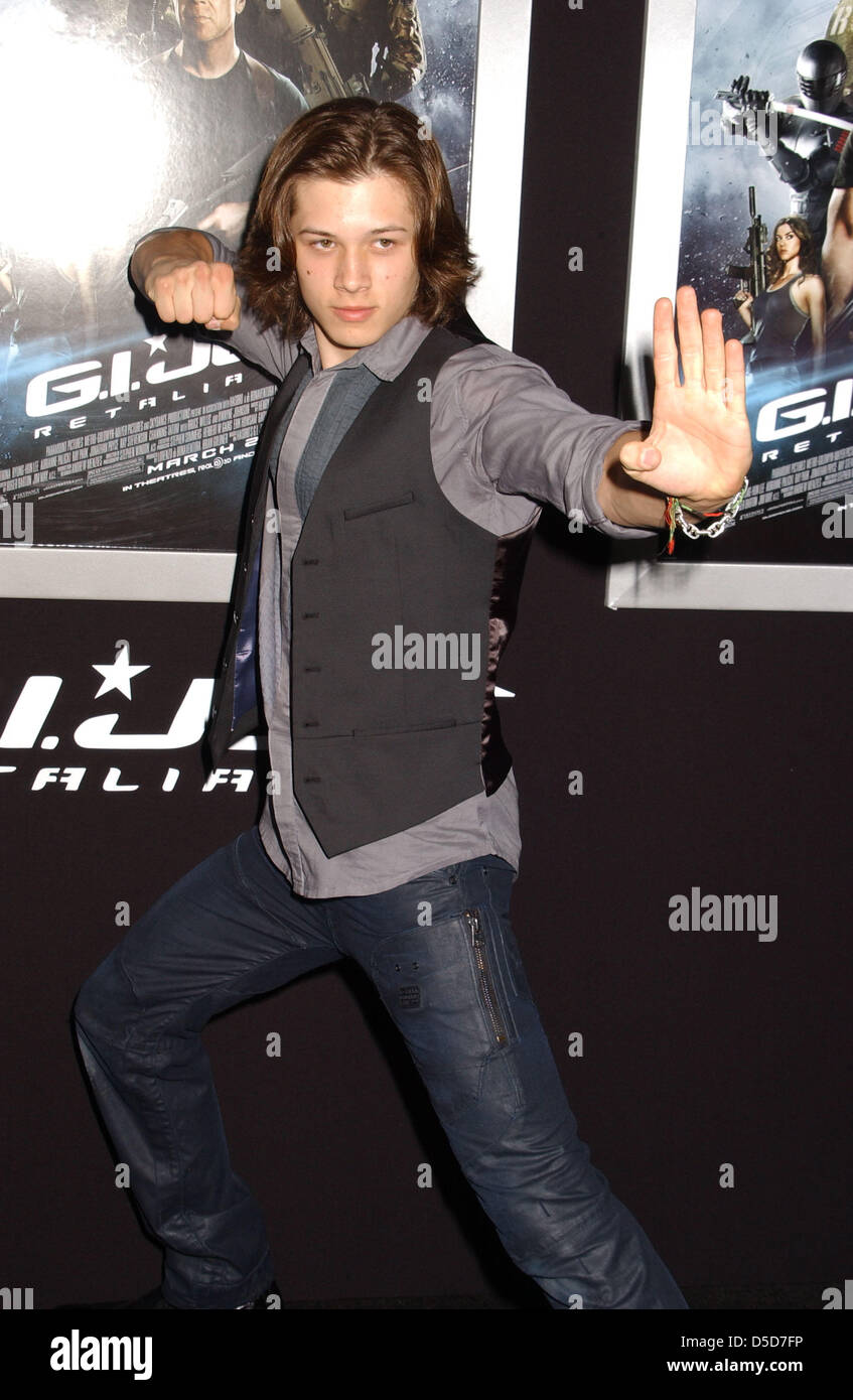 Leo howard hi-res stock photography and images - Alamy