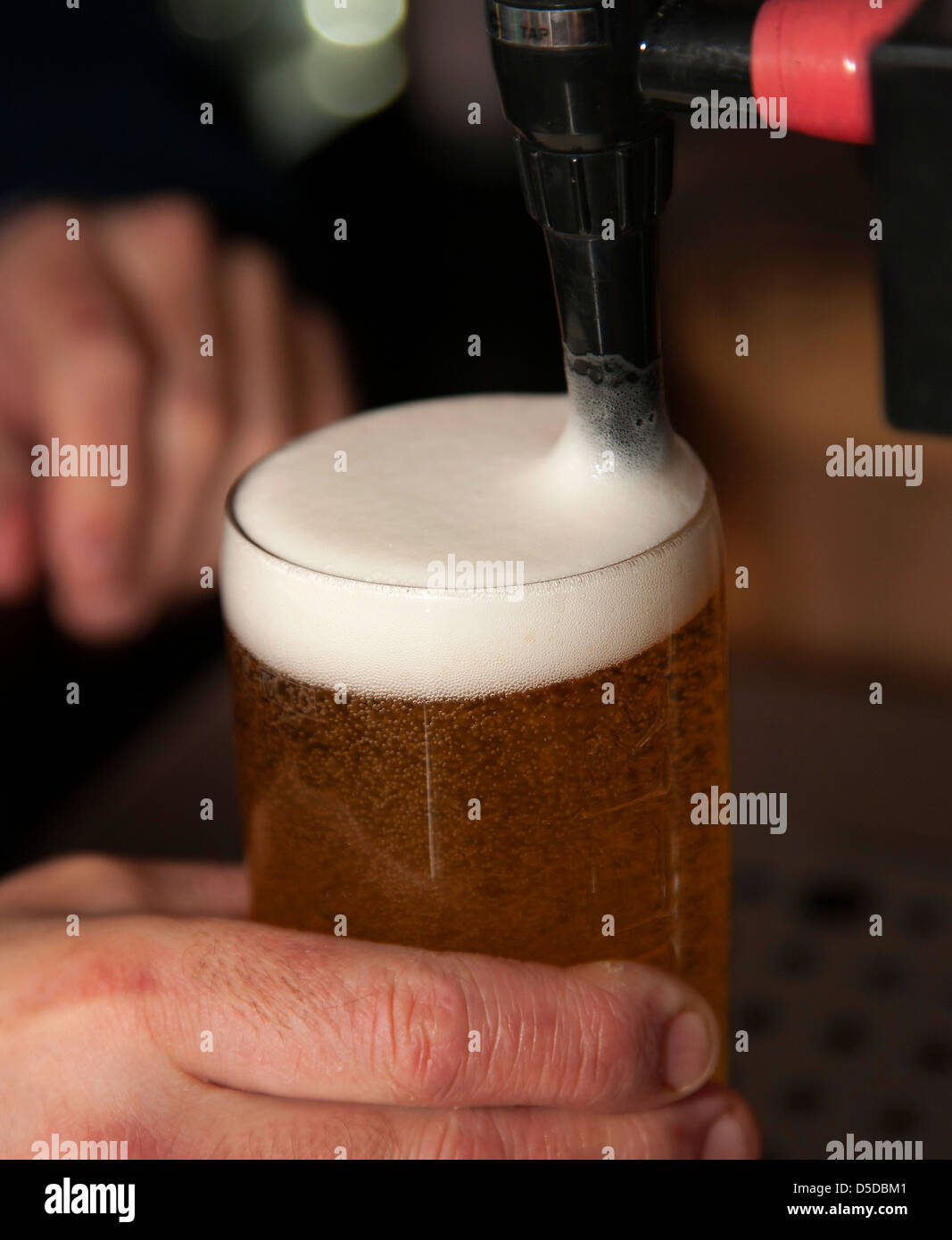 Pouring a pint of draught beer Stock Photo - Alamy
