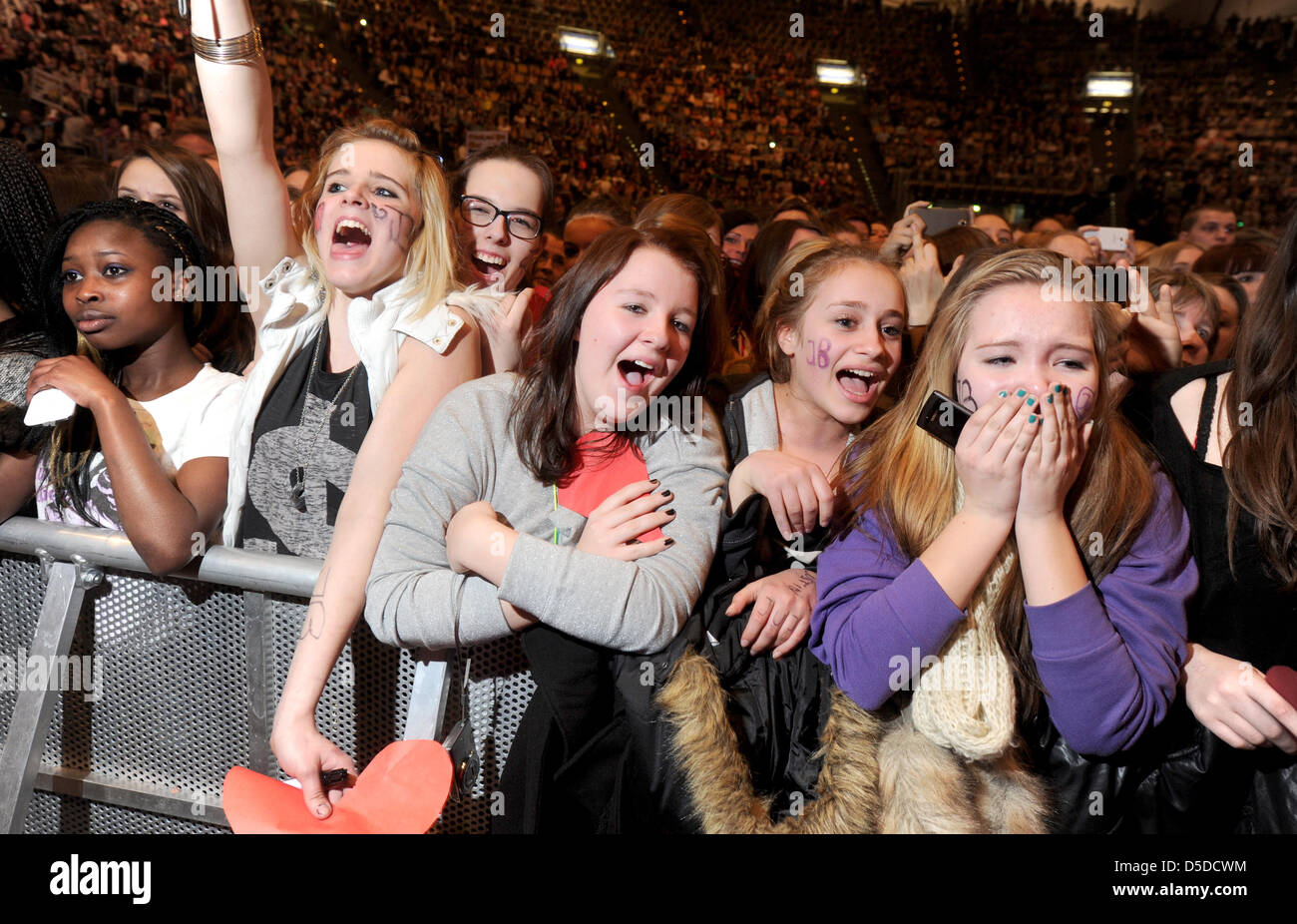 Justin Bieber Fans Screaming