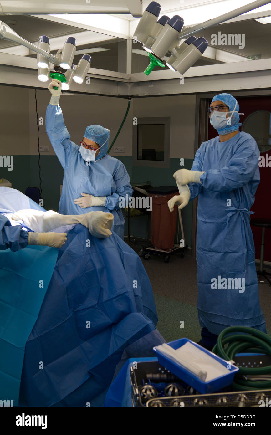 Doctor in a hospital operating theatre hi-res stock photography and ...