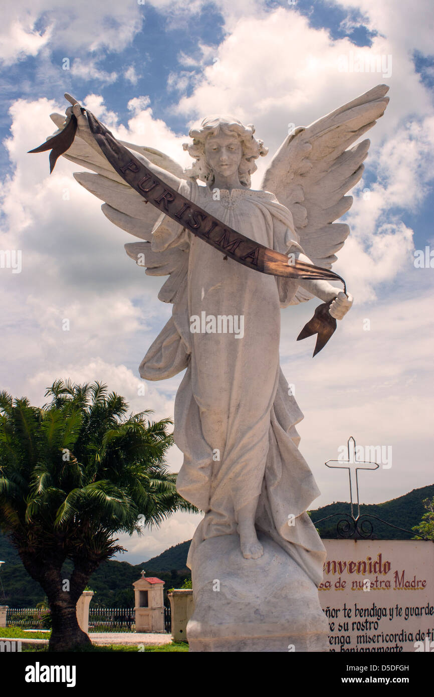 Statue of an Angel Stock Photo - Alamy