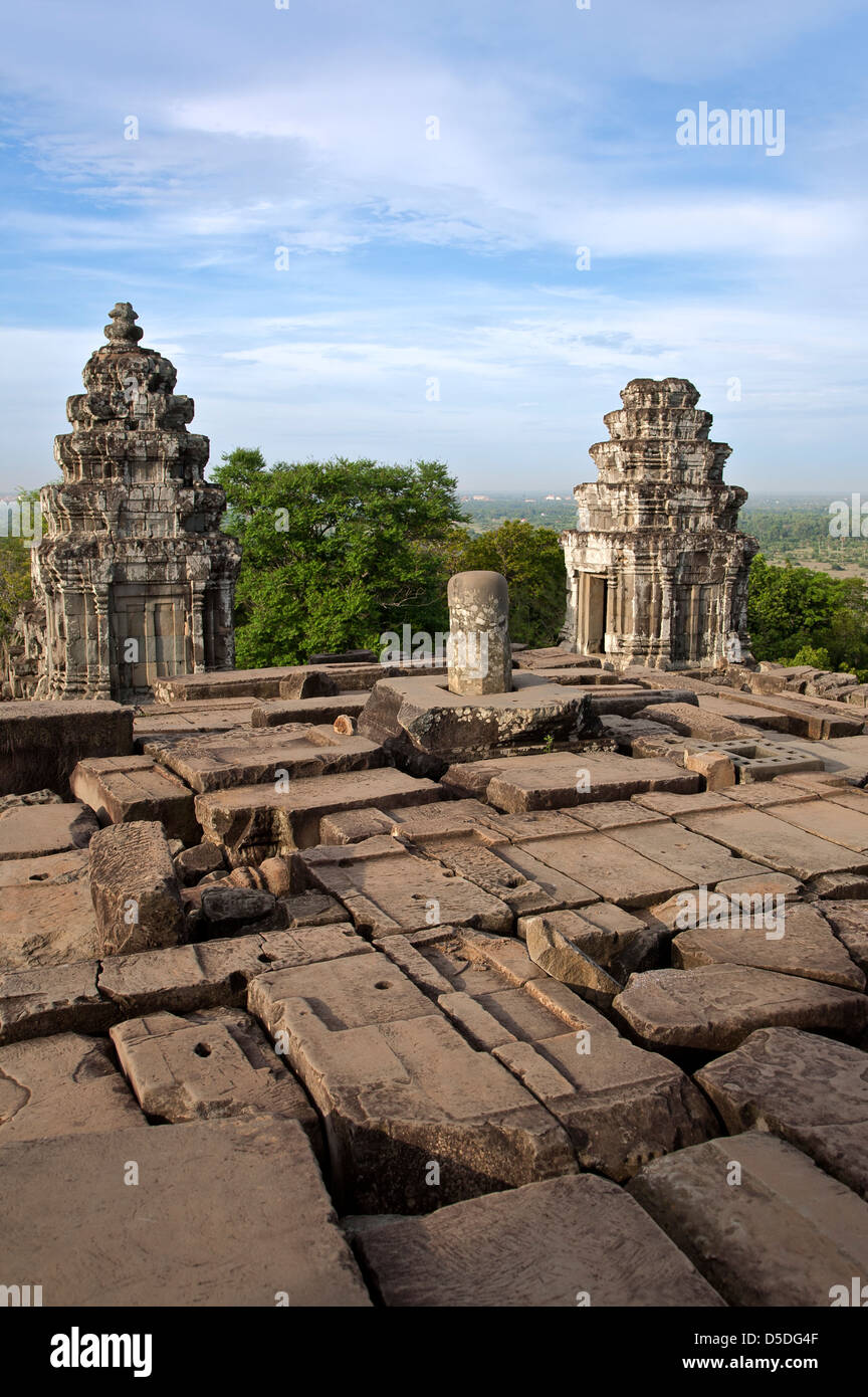 Phnom bakheng temple hi-res stock photography and images - Alamy