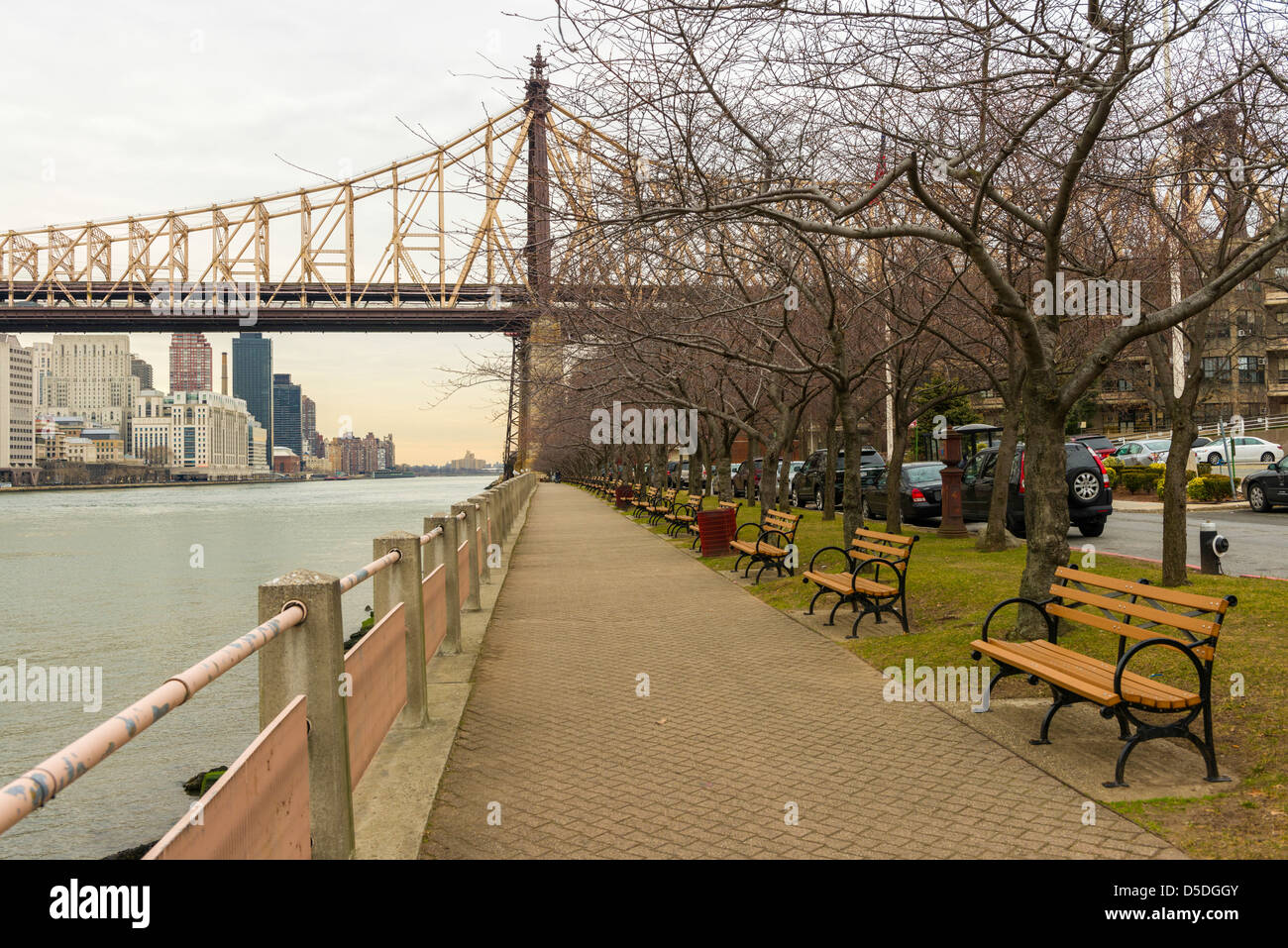 Ed Koch Queensboro Bridge (1909) crosses the East River. Viewed from ...