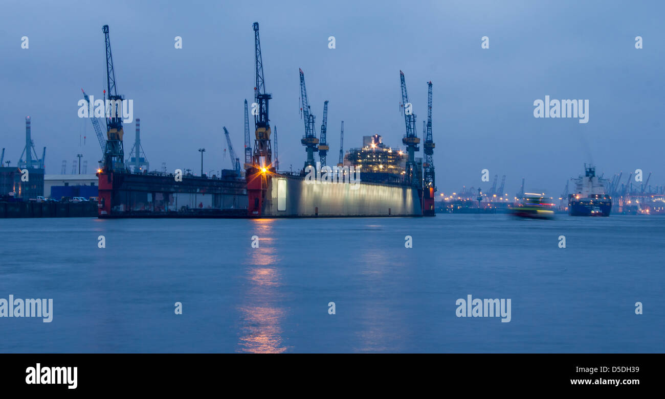 City dock hi-res stock photography and images - Alamy