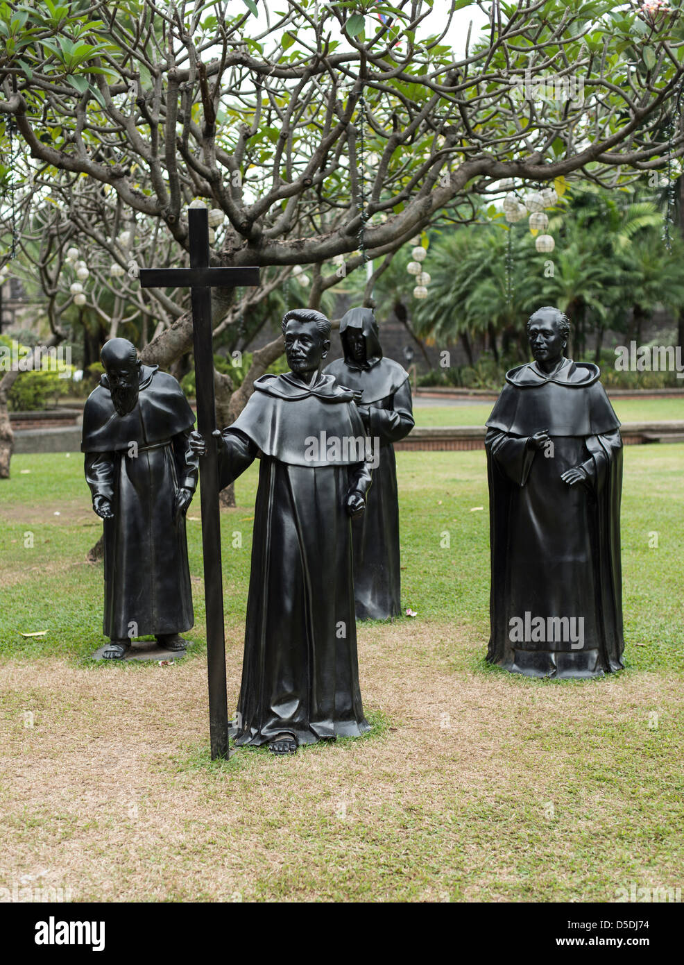Four monks in the park in Fort Santiago Stock Photo - Alamy