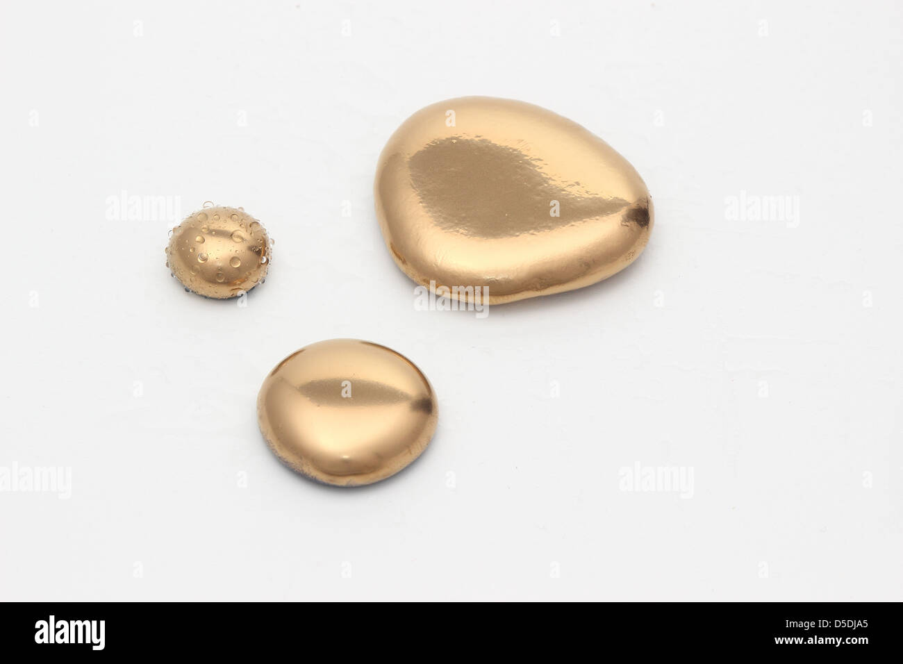 Gold pebbles hi-res stock photography and images - Alamy