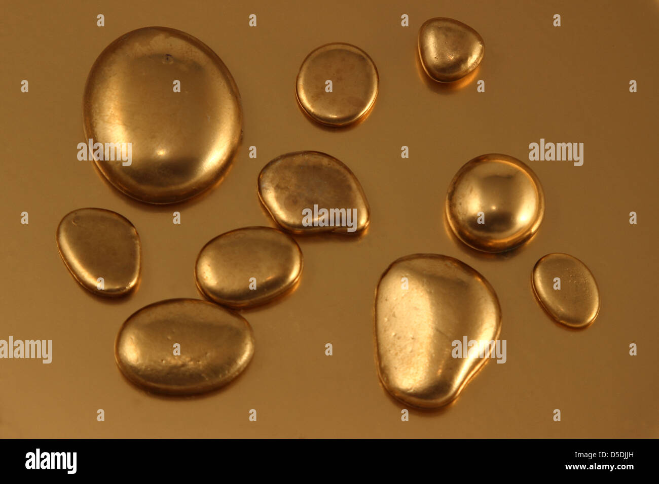 Gold pebbles hi-res stock photography and images - Alamy