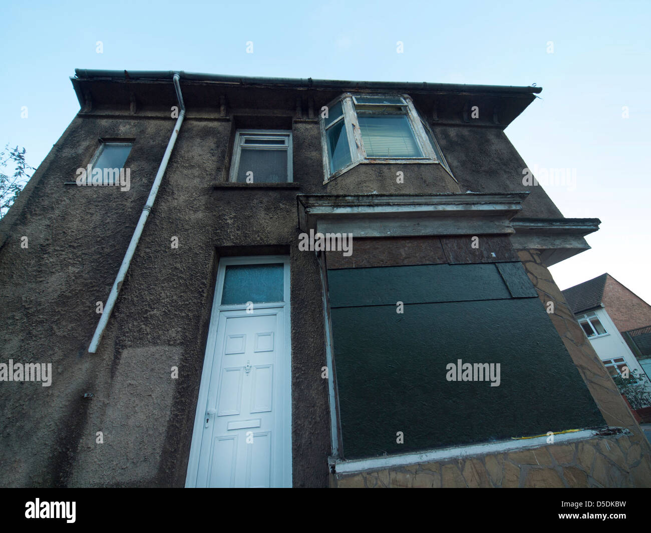 A miserable, fire damaged exterior of a Brighton house Stock Photo - Alamy