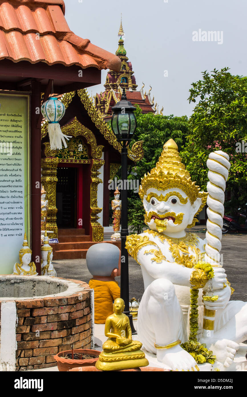 Golden demon guardian statue hi-res stock photography and images - Alamy