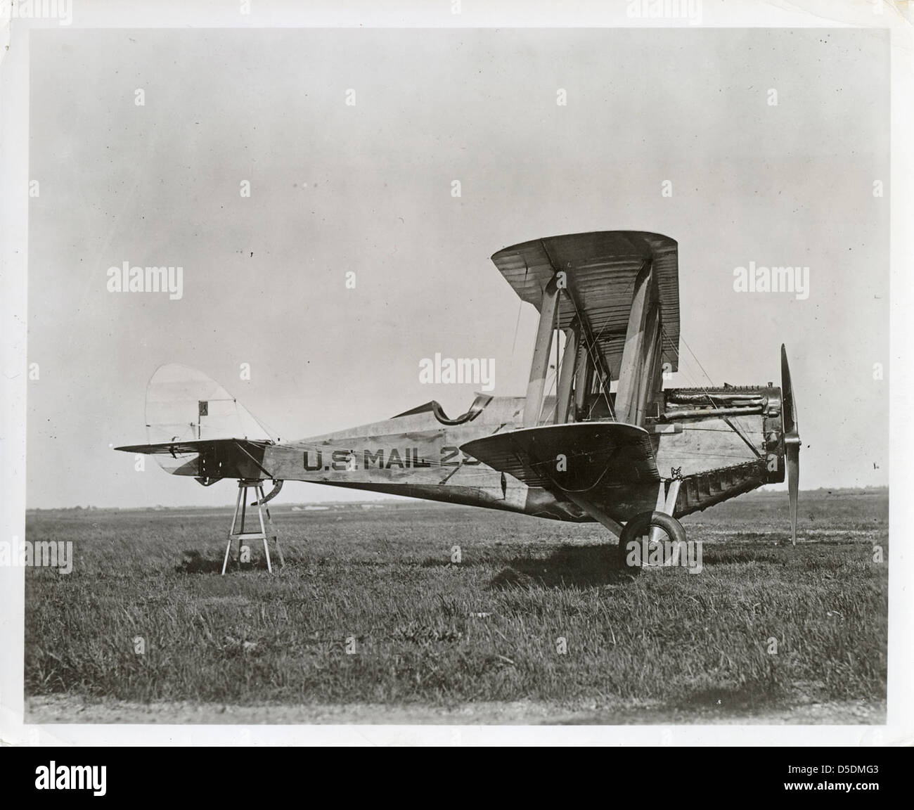 De havilland mail plane hi-res stock photography and images - Alamy
